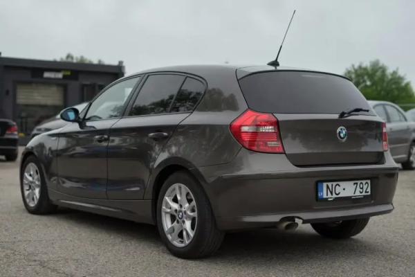 Brown BMW 118 2008 in Liepaja, with an engine capacity of 2.00 L and mileage of 220 thousand km for 5500 €, photo 1 on AUTOMOTO.COM.LV