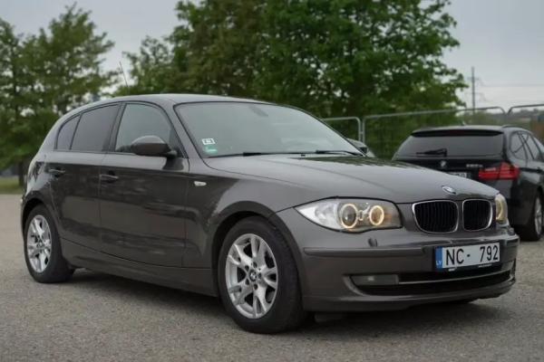 Brown BMW 118 2008 in Liepaja, with an engine capacity of 2.00 L and mileage of 220 thousand km for 5500 €, photo 4 on AUTOMOTO.COM.LV