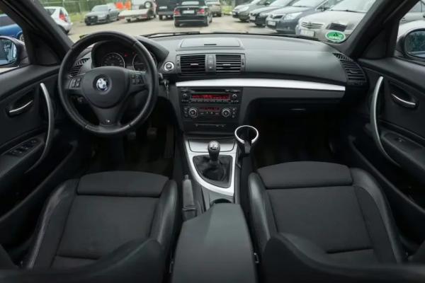 Brown BMW 118 2008 in Liepaja, with an engine capacity of 2.00 L and mileage of 220 thousand km for 5500 €, photo 6 on AUTOMOTO.COM.LV
