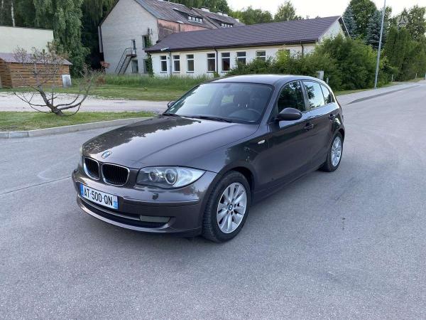 Brown BMW 118 2009 in Anyksciai, with an engine capacity of 2.00 L and mileage of 300 thousand km for 2199 €, photo 1 on AUTOMOTO.COM.LV