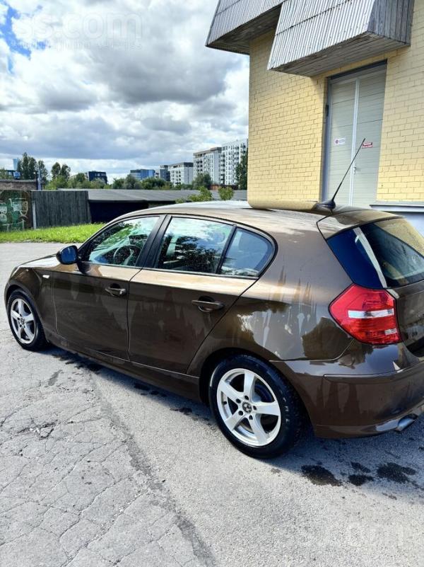 Brown BMW 118 2009 in Riga, with an engine capacity of 2.00 L and mileage of 268 thousand km for 5450 €, photo 2 on AUTOMOTO.COM.LV