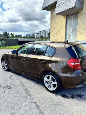 Brown BMW 118 2009 in Riga, with an engine capacity of 2.00 L and mileage of 268 thousand km for 5450 €, photo 3 on AUTOMOTO.COM.LV