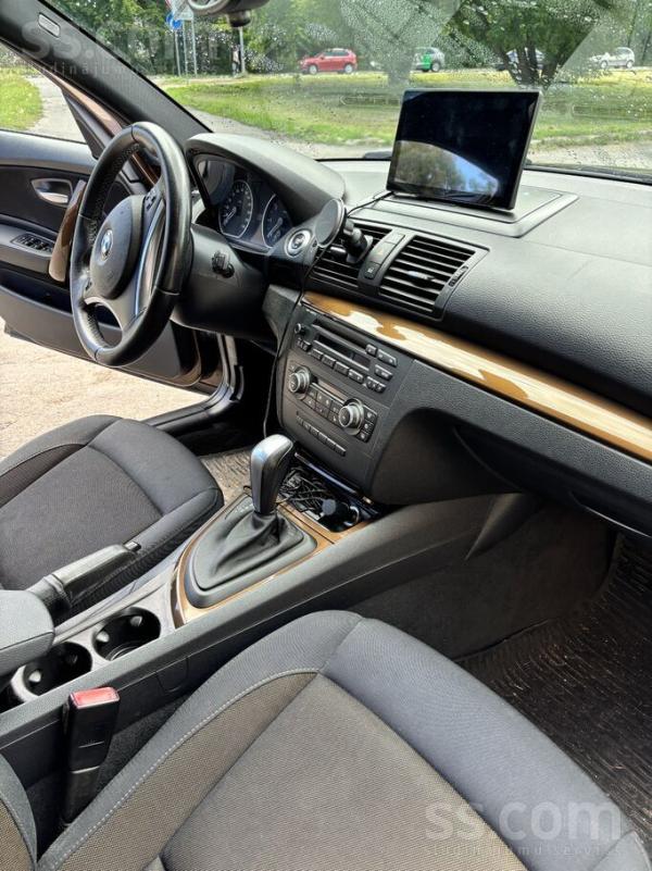 Brown BMW 118 2009 in Riga, with an engine capacity of 2.00 L and mileage of 268 thousand km for 5000 €, photo 4 on AUTOMOTO.COM.LV