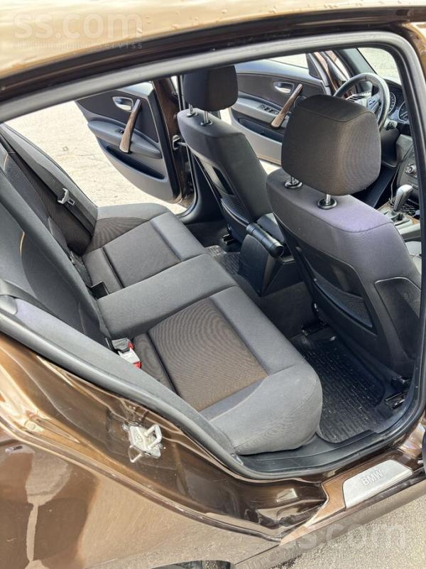 Brown BMW 118 2009 in Riga, with an engine capacity of 2.00 L and mileage of 268 thousand km for 5000 €, photo 5 on AUTOMOTO.COM.LV