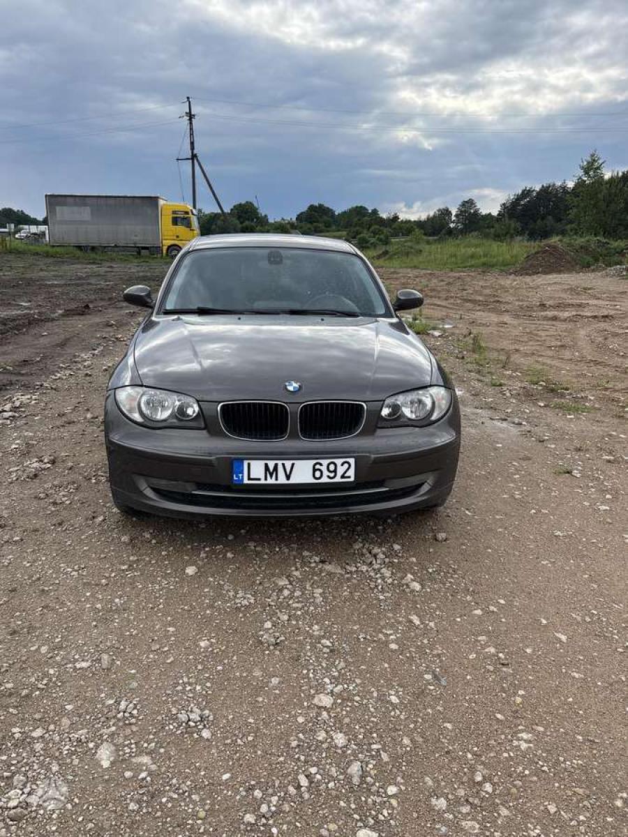 Brūns BMW 118 2009 Viļņa, ar dzinēja tilpumu 2.00 L un nobraukumu 426 tūkst. km par 3000 €, foto 3 vietnē AUTOMOTO.COM.LV