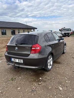 Brūns BMW 118 2009 Viļņa, ar dzinēja tilpumu 2.00 L un nobraukumu 426 tūkst. km par 3000 €, foto 5 vietnē AUTOMOTO.COM.LV