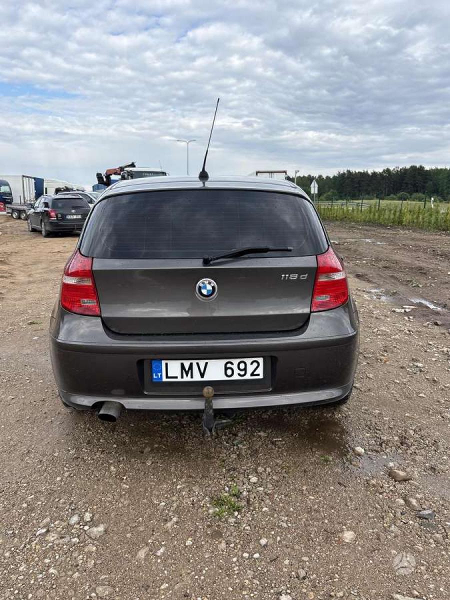Brūns BMW 118 2009 Viļņa, ar dzinēja tilpumu 2.00 L un nobraukumu 426 tūkst. km par 3000 €, foto 6 vietnē AUTOMOTO.COM.LV