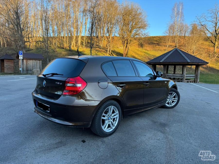 Brūns BMW 118 2010 Šilalė, ar dzinēja tilpumu 1.80 L un nobraukumu 352 tūkst. km par 6200 €, foto 4 vietnē AUTOMOTO.COM.LV