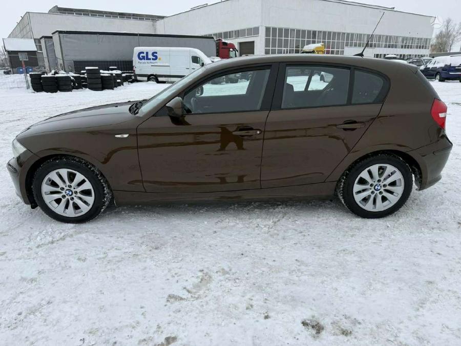 Brown BMW 118 2011 in Marijampole, with an engine capacity of 2.00 L and mileage of 216 thousand km for 3900 €, photo 2 on AUTOMOTO.COM.LV