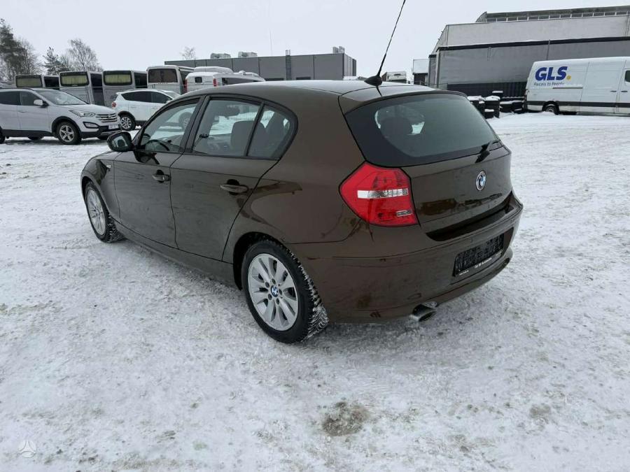 Brown BMW 118 2011 in Marijampole, with an engine capacity of 2.00 L and mileage of 216 thousand km for 3900 €, photo 3 on AUTOMOTO.COM.LV