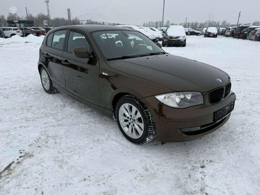 Brown BMW 118 2011 in Marijampole, with an engine capacity of 2.00 L and mileage of 216 thousand km for 3900 €, photo 4 on AUTOMOTO.COM.LV