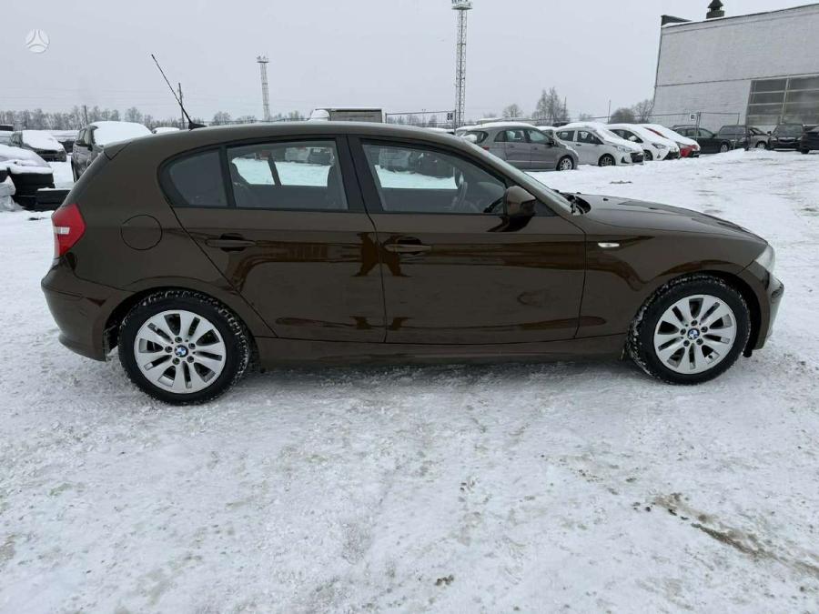 Brown BMW 118 2011 in Marijampole, with an engine capacity of 2.00 L and mileage of 216 thousand km for 3900 €, photo 5 on AUTOMOTO.COM.LV