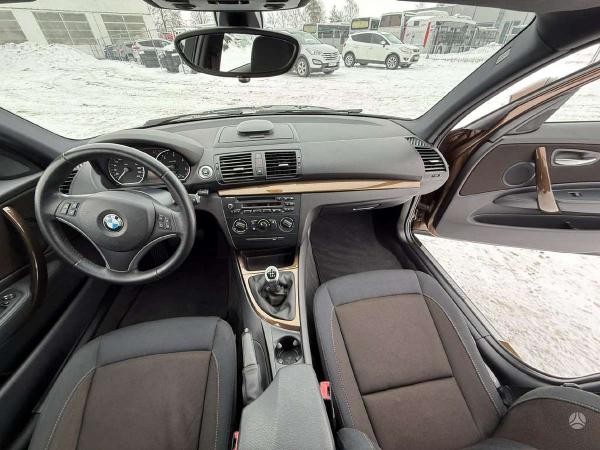 Brūns BMW 118 2011 Marijampole, ar dzinēja tilpumu 2.00 L un nobraukumu 216 tūkst. km par 3900 €, foto 10 vietnē AUTOMOTO.COM.LV