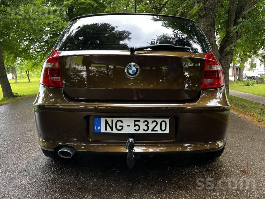 Brown BMW 118 2011 in Riga, with an engine capacity of 2.00 L and mileage of 317 thousand km for 5199 €, photo 5 on AUTOMOTO.COM.LV