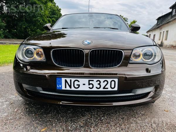 Brown BMW 118 2011 in Riga, with an engine capacity of 2.00 L and mileage of 317 thousand km for 5199 €, photo 9 on AUTOMOTO.COM.LV