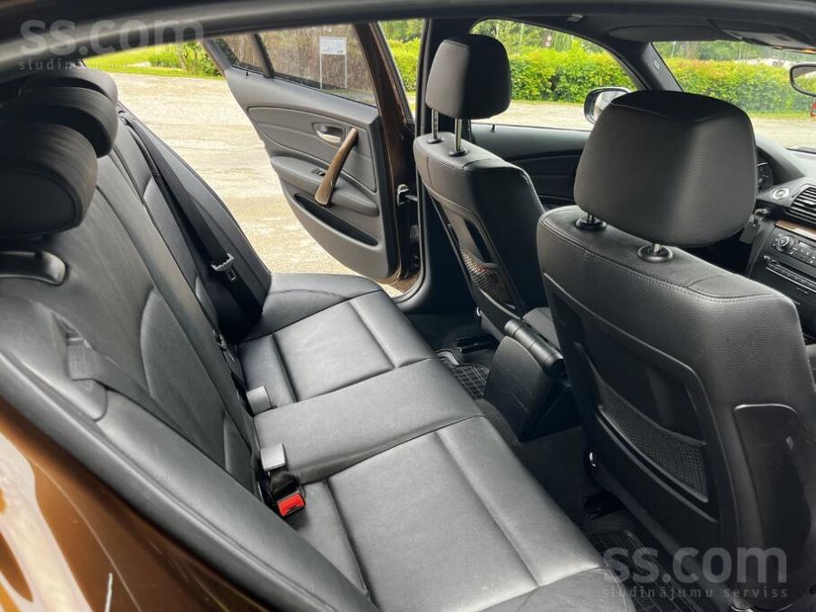 Brown BMW 118 2011 in Riga, with an engine capacity of 2.00 L and mileage of 317 thousand km for 5199 €, photo 13 on AUTOMOTO.COM.LV