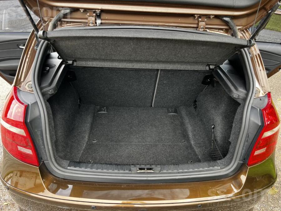 Brown BMW 118 2011 in Riga, with an engine capacity of 2.00 L and mileage of 317 thousand km for 5199 €, photo 15 on AUTOMOTO.COM.LV