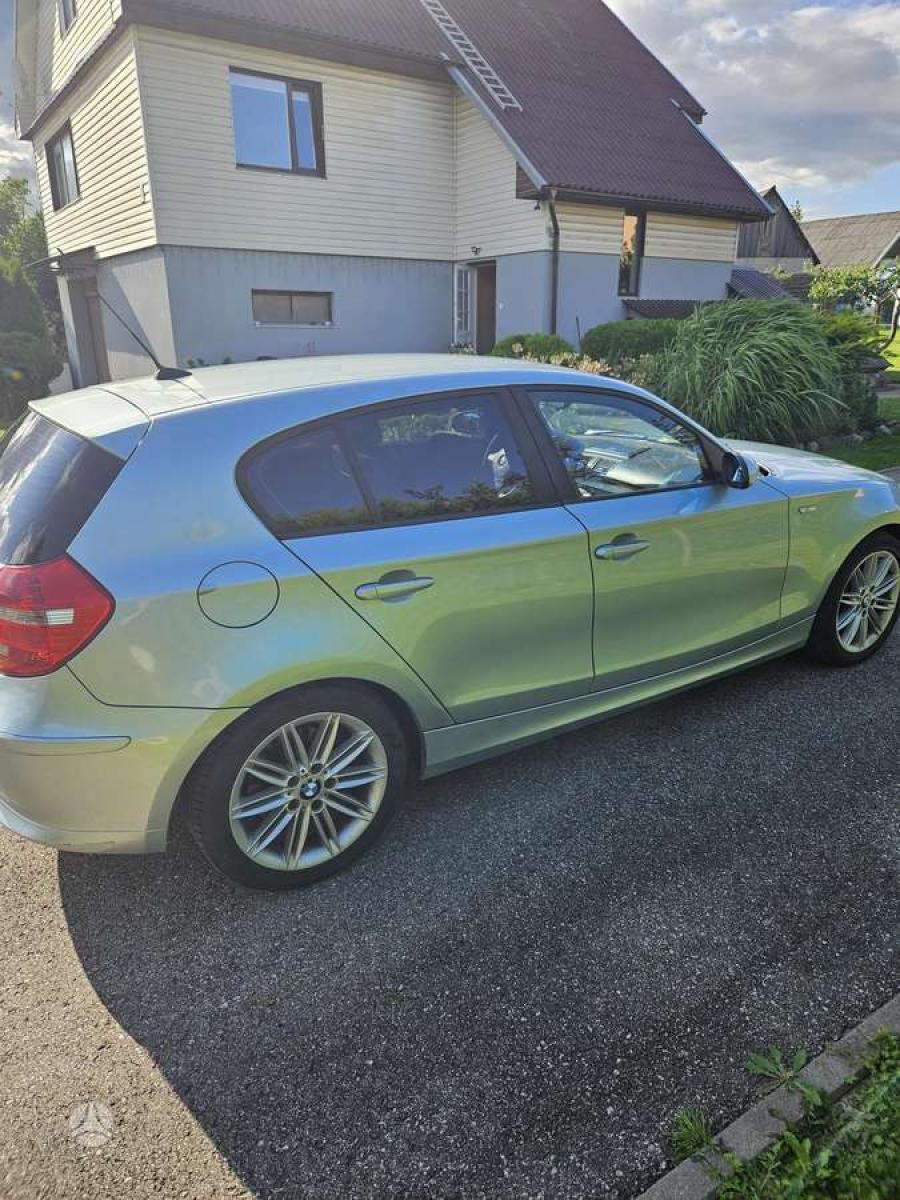 Green BMW 118 2007 in Utena, with an engine capacity of 2.00 L and mileage of 317 thousand km for 3000 €, photo 5 on AUTOMOTO.COM.LV