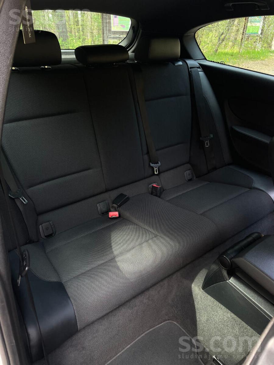 Zaļš BMW 118 2008 Limbaži, ar dzinēja tilpumu 2.00 L un nobraukumu 303 tūkst. km par 6500 €, foto 22 vietnē AUTOMOTO.COM.LV