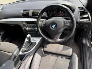 Grey BMW 118 2009 in Riga, with an engine capacity of 2.00 L and mileage of 196 thousand km for 2000 €, photo 7 on AUTOMOTO.COM.LV