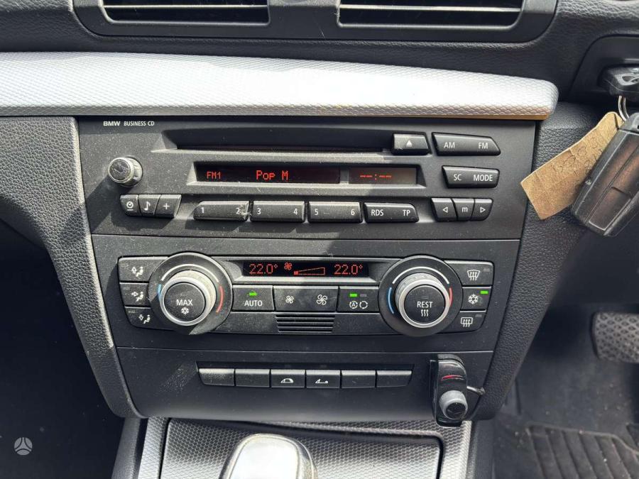 Grey BMW 118 2009 in Riga, with an engine capacity of 2.00 L and mileage of 196 thousand km for 2000 €, photo 9 on AUTOMOTO.COM.LV