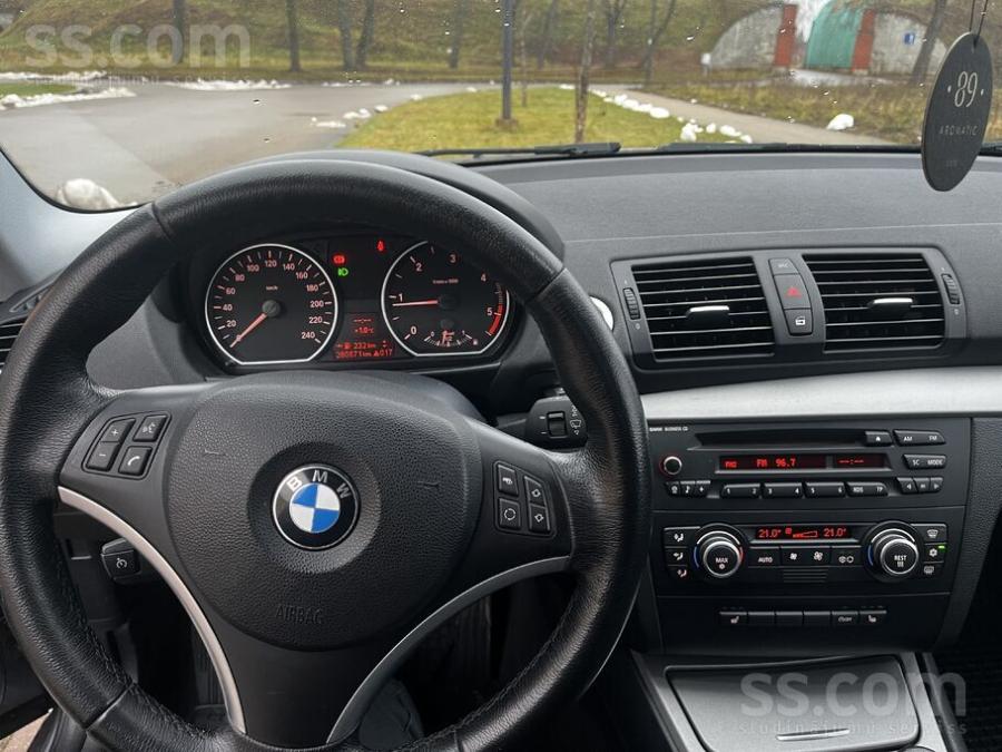 Grey BMW 118 2008 in Daugavpils, with an engine capacity of 2.00 L and mileage of 281 thousand km for 3450 €, photo 9 on AUTOMOTO.COM.LV