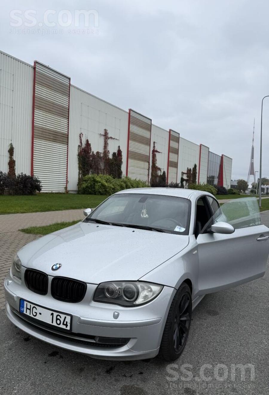 Grey BMW 118 2008 in Riga, with an engine capacity of 2.00 L and mileage of 275 thousand km for 3150 €, photo 1 on AUTOMOTO.COM.LV