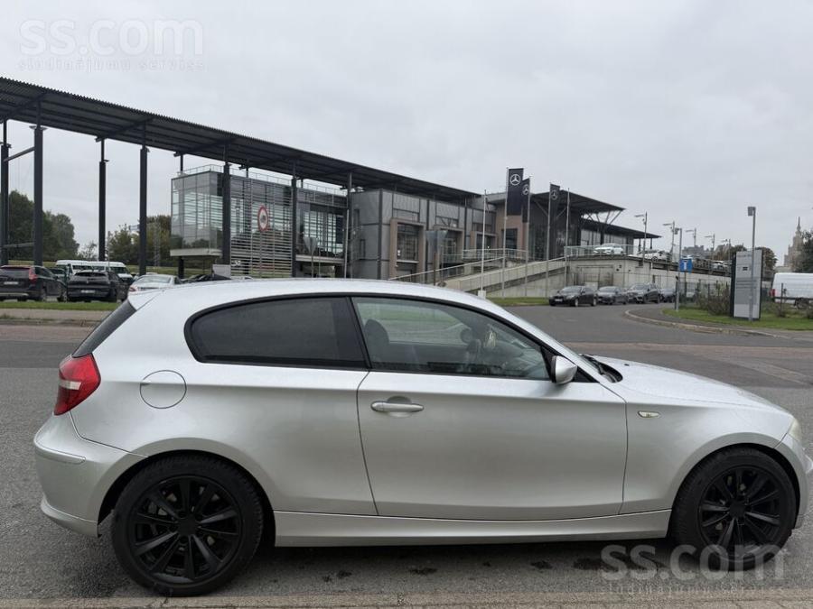 Grey BMW 118 2008 in Riga, with an engine capacity of 2.00 L and mileage of 275 thousand km for 3150 €, photo 6 on AUTOMOTO.COM.LV