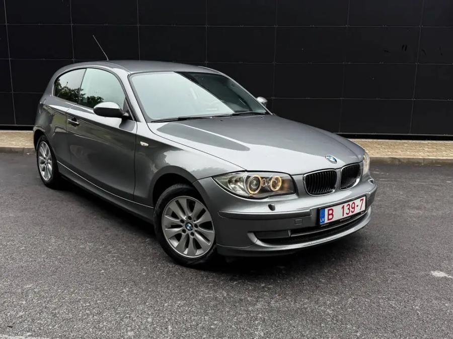 Grey BMW 118 2009 in Jelgava, with an engine capacity of 2.00 L and mileage of 285 thousand km for 2995 €, photo 1 on AUTOMOTO.COM.LV