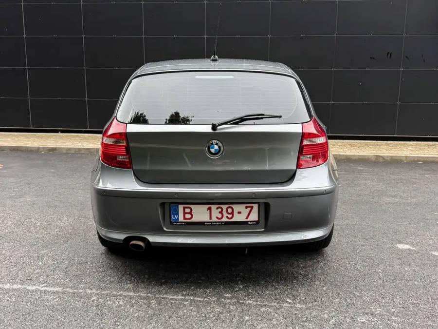 Grey BMW 118 2009 in Jelgava, with an engine capacity of 2.00 L and mileage of 285 thousand km for 2995 €, photo 6 on AUTOMOTO.COM.LV