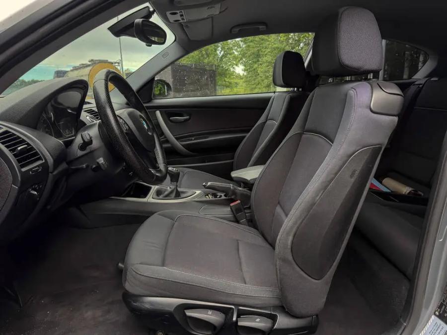 Grey BMW 118 2009 in Jelgava, with an engine capacity of 2.00 L and mileage of 285 thousand km for 2995 €, photo 10 on AUTOMOTO.COM.LV