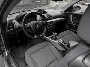 Grey BMW 118 2009 in Jelgava, with an engine capacity of 2.00 L and mileage of 285 thousand km for 2995 €, photo 11 on AUTOMOTO.COM.LV