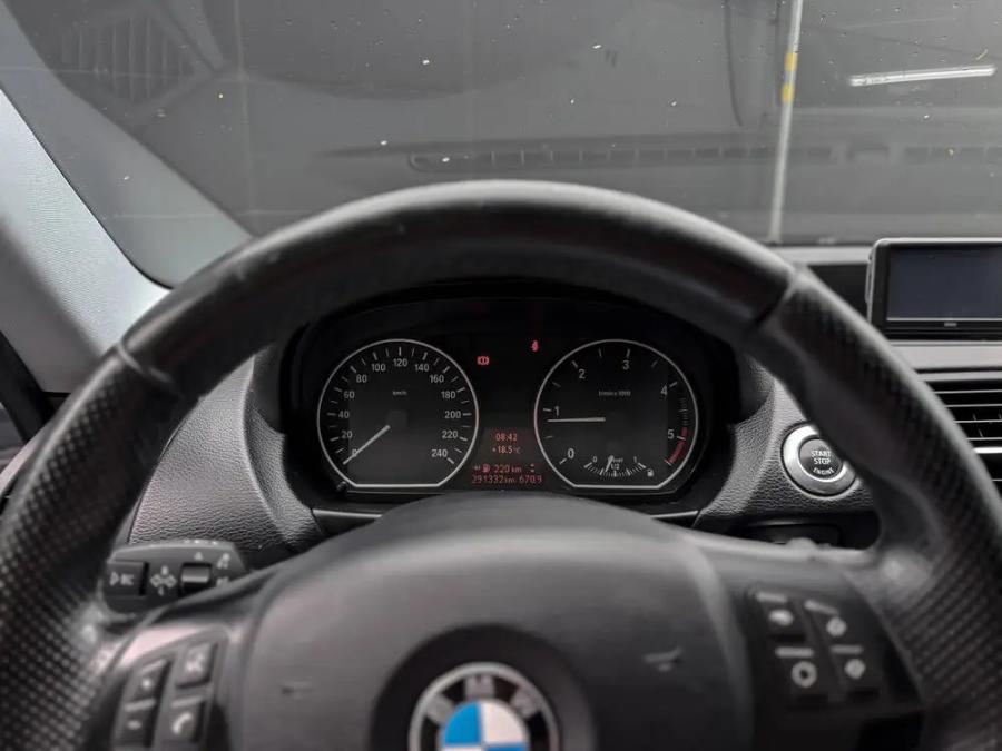 Grey BMW 118 2009 in Jelgava, with an engine capacity of 2.00 L and mileage of 285 thousand km for 2995 €, photo 13 on AUTOMOTO.COM.LV