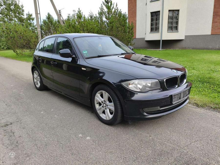 Grey BMW 118 2010 in Panevezys, with an engine capacity of 2.00 L and mileage of 260 thousand km for 2700 €, photo 3 on AUTOMOTO.COM.LV