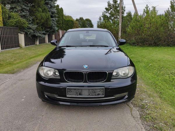 Grey BMW 118 2010 in Panevezys, with an engine capacity of 2.00 L and mileage of 260 thousand km for 2700 €, photo 4 on AUTOMOTO.COM.LV