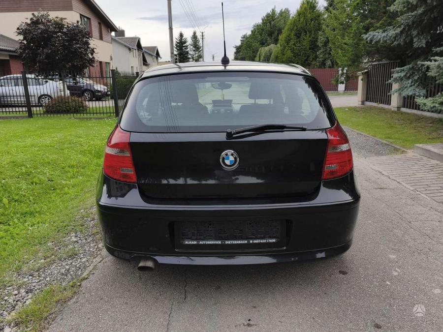 Grey BMW 118 2010 in Panevezys, with an engine capacity of 2.00 L and mileage of 260 thousand km for 2700 €, photo 6 on AUTOMOTO.COM.LV