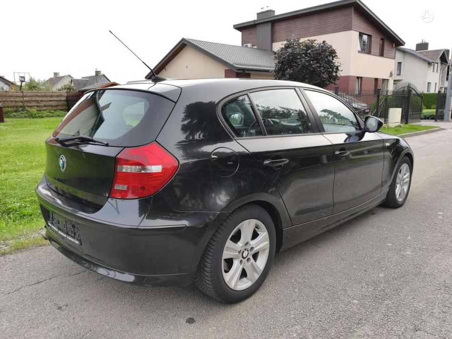 Grey BMW 118 2010 in Panevezys, with an engine capacity of 2.00 L and mileage of 260 thousand km for 2700 €, photo 7 on AUTOMOTO.COM.LV