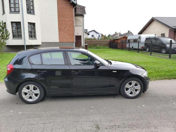 Grey BMW 118 2010 in Panevezys, with an engine capacity of 2.00 L and mileage of 260 thousand km for 2700 €, photo 8 on AUTOMOTO.COM.LV