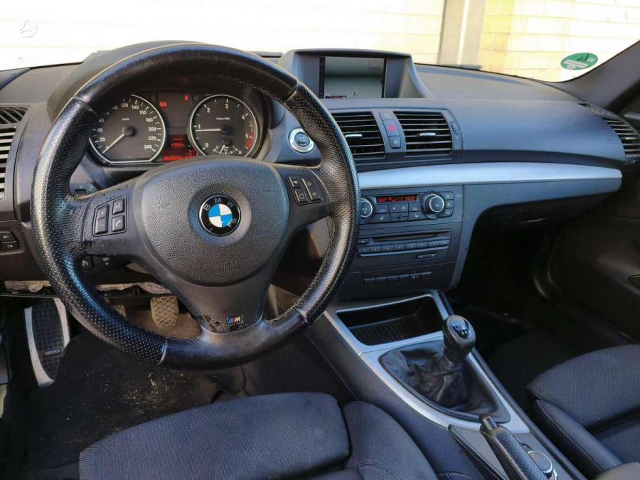 Grey BMW 118 2010 in Panevezys, with an engine capacity of 2.00 L and mileage of 260 thousand km for 2700 €, photo 9 on AUTOMOTO.COM.LV