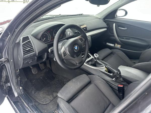 Grey BMW 118 2005 in Jonava, with an engine capacity of 2.00 L and mileage of 345 thousand km for 2500 €, photo 5 on AUTOMOTO.COM.LV