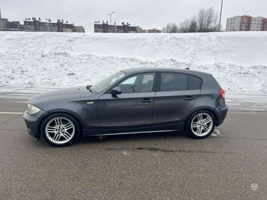 Grey BMW 118 2005 in Vilnius, with an engine capacity of 2.00 L and mileage of 369 thousand km for 2400 €, photo 2 on AUTOMOTO.COM.LV