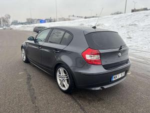 Grey BMW 118 2005 in Vilnius, with an engine capacity of 2.00 L and mileage of 369 thousand km for 2400 €, photo 3 on AUTOMOTO.COM.LV