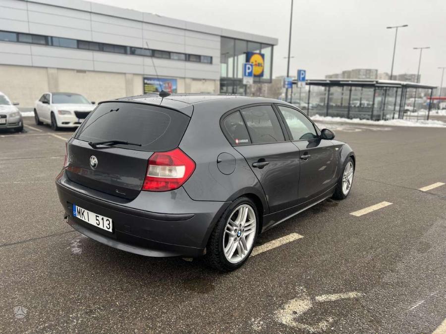 Grey BMW 118 2005 in Vilnius, with an engine capacity of 2.00 L and mileage of 369 thousand km for 2400 €, photo 5 on AUTOMOTO.COM.LV
