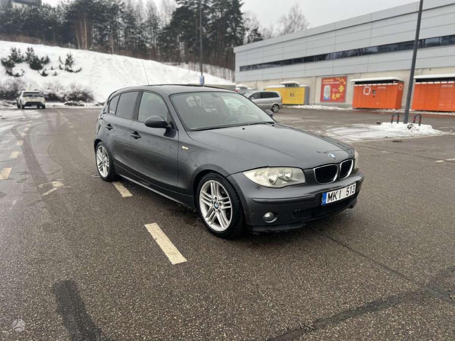Grey BMW 118 2005 in Vilnius, with an engine capacity of 2.00 L and mileage of 369 thousand km for 2400 €, photo 7 on AUTOMOTO.COM.LV