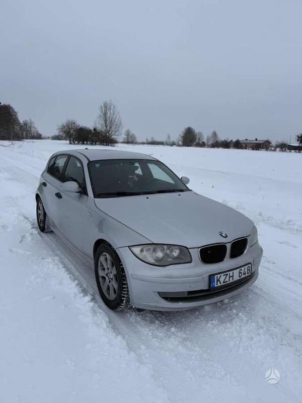 Pelēks BMW 118 2005 Kauņa, ar dzinēja tilpumu 0.00 L un nobraukumu 33 tūkst. km par 1100 €, foto 2 vietnē AUTOMOTO.COM.LV