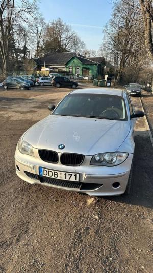 Pelēks BMW 118 2005 Viļņa, ar dzinēja tilpumu 2.00 L un nobraukumu 283 tūkst. km par 1600 €, foto  vietnē AUTOMOTO.COM.LV