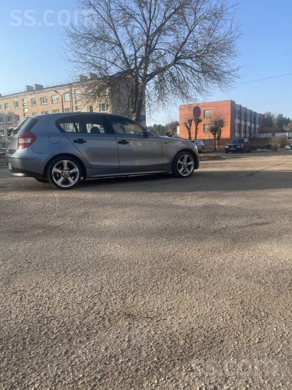 Grey BMW 118 2005 in Daugavpils, with an engine capacity of 2.00 L and mileage of 441 thousand km for 2800 €, photo 1 on AUTOMOTO.COM.LV