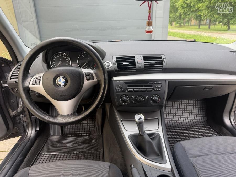 Pelēks BMW 118 2005 Kauņa, ar dzinēja tilpumu 2.00 L un nobraukumu 352 tūkst. km par 1900 €, foto 11 vietnē AUTOMOTO.COM.LV