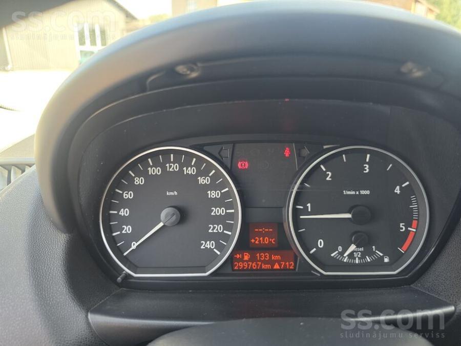 Grey BMW 118 2005 in Jelgava, with an engine capacity of 2.00 L and mileage of 299 thousand km for 2500 €, photo 7 on AUTOMOTO.COM.LV