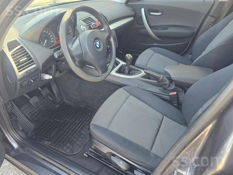 Grey BMW 118 2005 in Jelgava, with an engine capacity of 2.00 L and mileage of 299 thousand km for 2500 €, photo 9 on AUTOMOTO.COM.LV